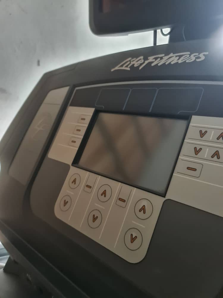 Life Fitness 95T Treadmill | Elevation series | Inspire 7" LCD Refurbi ...